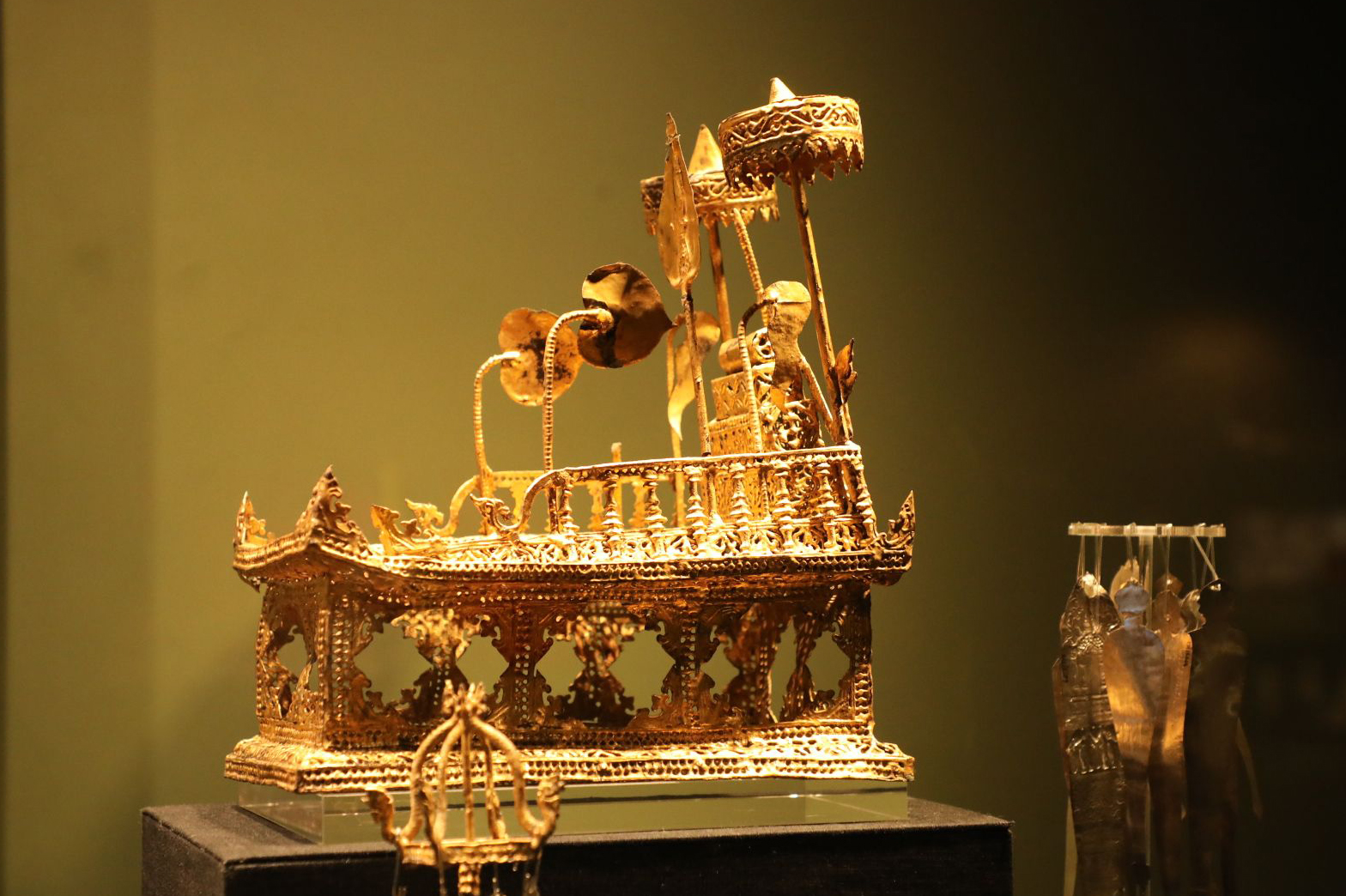 Ayutthaya: Going for Gold - Bangkok Big Ears